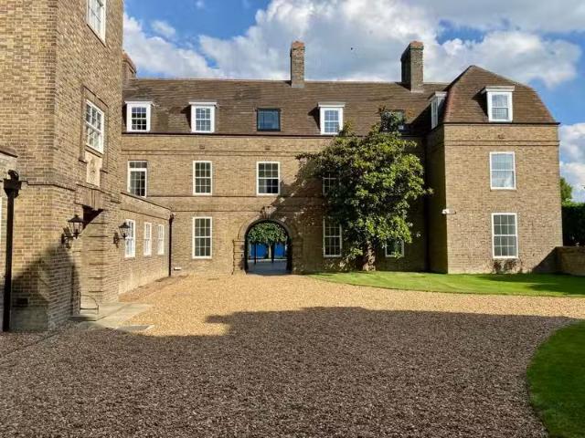 Studio flat for rent in 3 Chapter House, Howes Place, Cambridg.