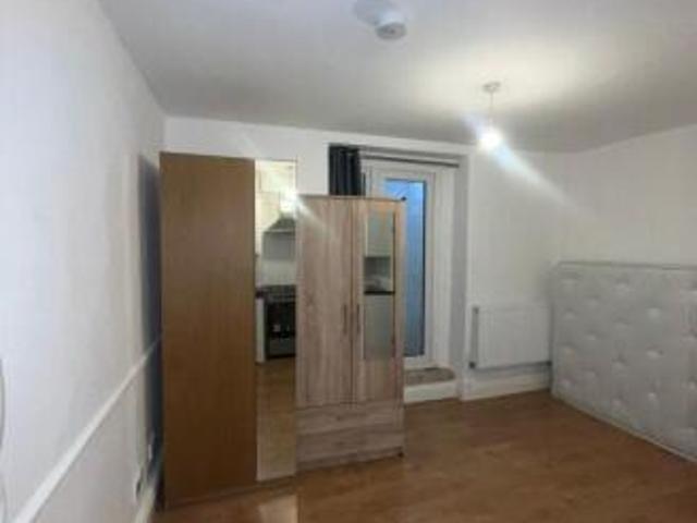 Studio flat for rent in 3 Shepherds Bush Road, London, W6