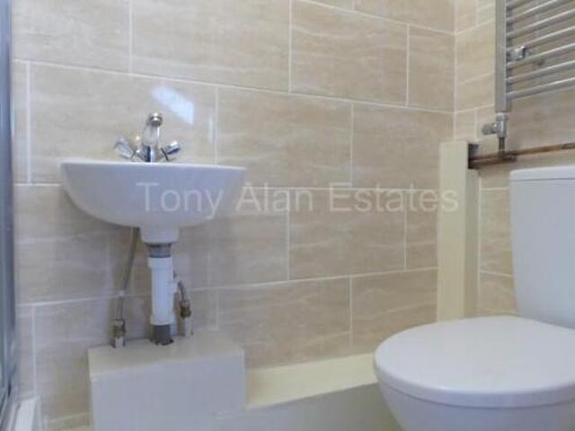 Studio flat for rent in Tabley Road, London, N7