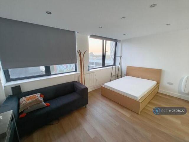 Studio flat for rent in Talbot Road, Manchester, M16