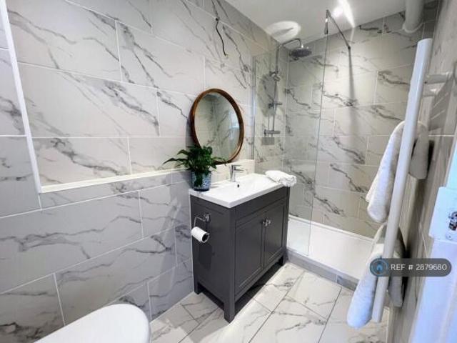 Studio flat for rent in Tavistock Crescent, London, W11