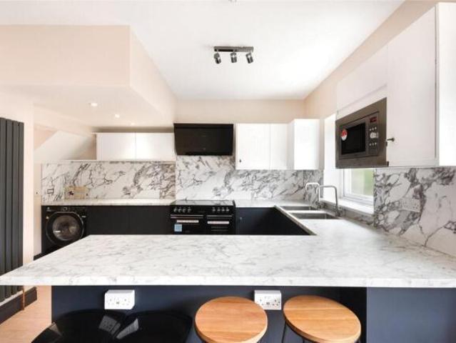 Studio flat for rent in Taybridge Road, Battersea, London, SW11