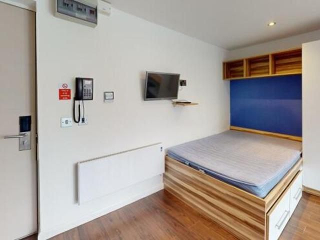 Studio flat for rent in Thornhill Crescent, Sunderland, Tyne And Wear, SR2