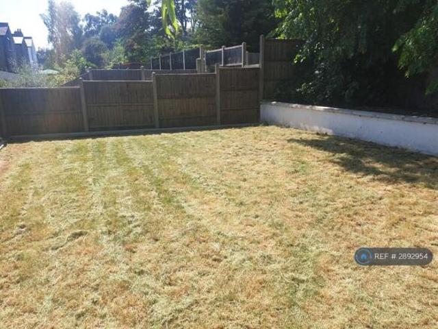 Studio flat for rent in Thornlaw Road, London, SE27