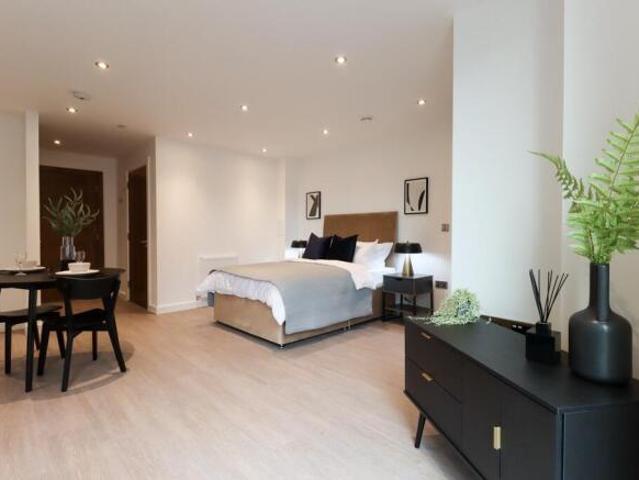 Studio flat for rent in Thames Quarter, Reading, RG1