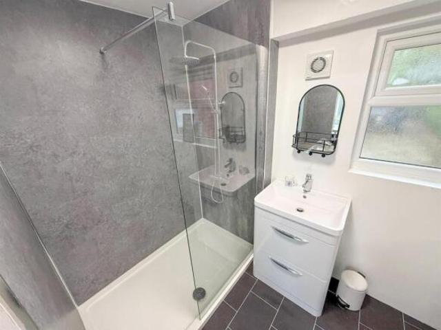 Studio flat for rent in The Annexe, Stonegate Road, Meanwood, Leeds. LS6