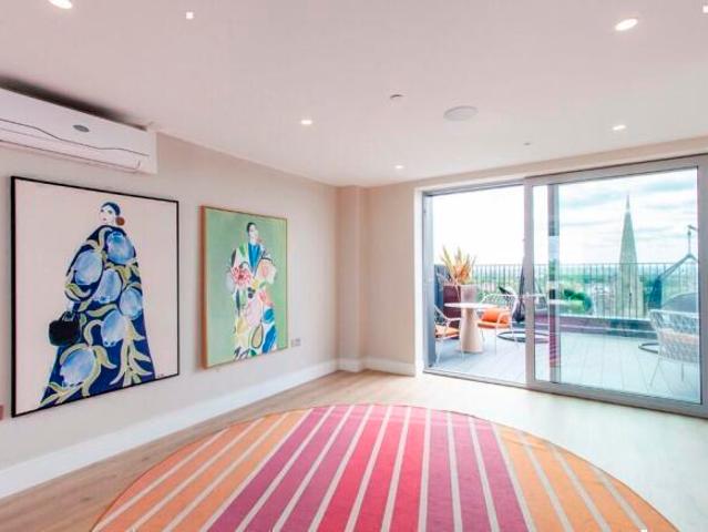 Studio flat for rent in The Apiary, 1A The Mall, London, W5