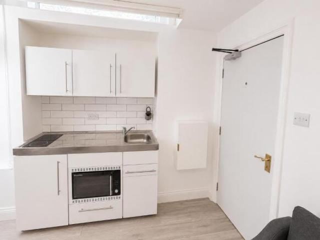 Studio flat for rent in The Approach, Orpington, Kent, BR6 0SH, BR6