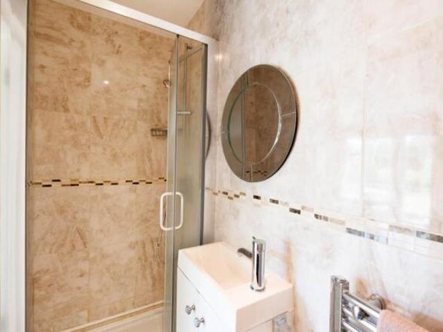 Studio flat for rent in The Avenue, Worcester Park, KT4
