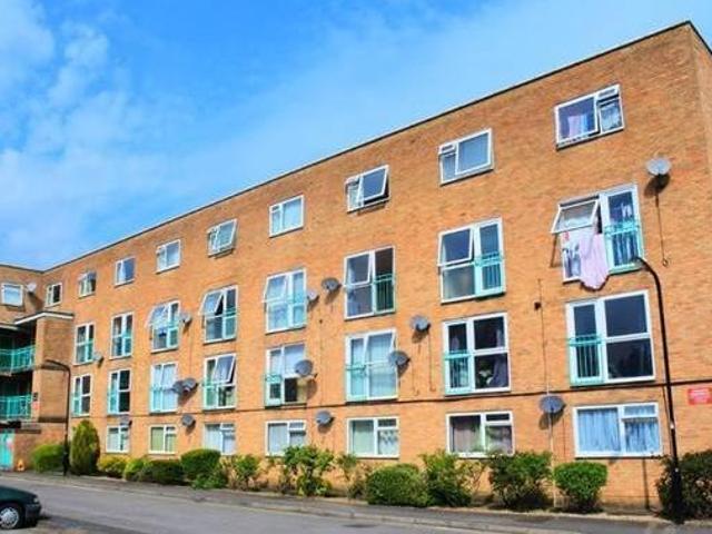 Studio flat for rent in The Danes Town Centre RG21