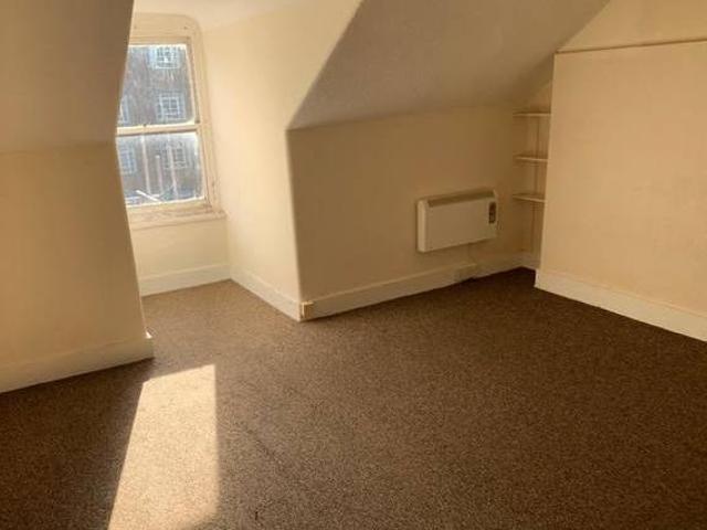 Studio flat for rent in The Drive Hove East Sussex BN3