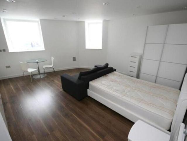 Studio flat for rent in The Heart Media City Uk M50