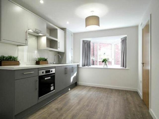 Studio Flat For Rent In The Hundred
