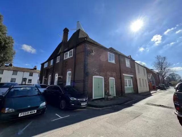 Studio flat for rent in The Old Oast, Canterbury Ref 3262, CT1