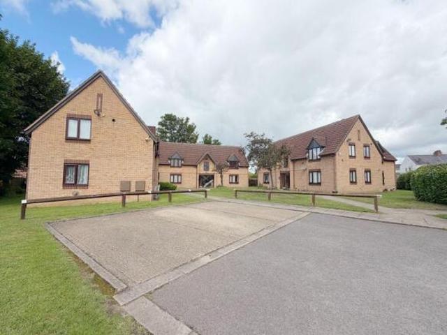 Studio flat for rent in The Links, Kempston, MK42