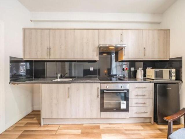 Studio flat for rent in The Mall, London, W5