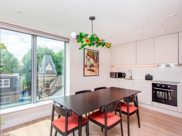 Studio flat for rent in The Mall, London, W5