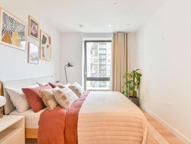Studio flat for rent in The Maple, Brent Cross, London, NW2