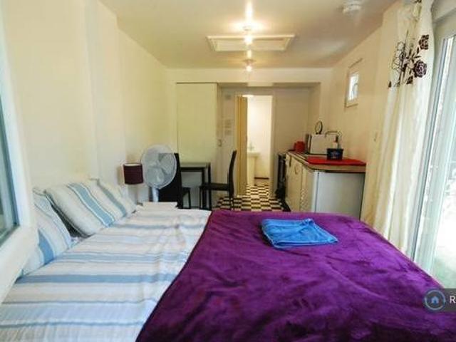 Studio flat for rent in The Studio St Leonards Road Windsor SL4