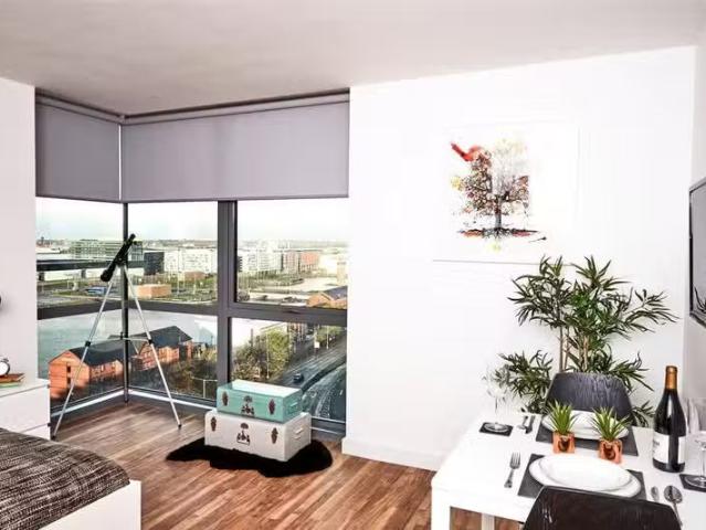 Studio flat for rent in The Studios, 25 Plaza Boulevard, Liver.