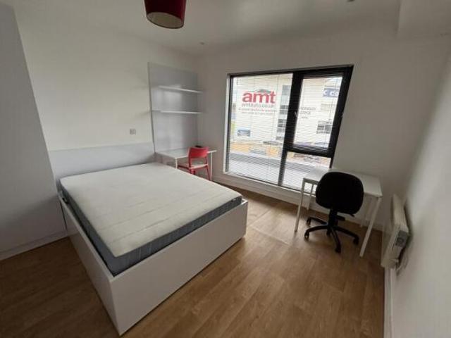 Studio flat for rent in The Pavillion, St Michaels Lane, Headingley, Leeds, LS6