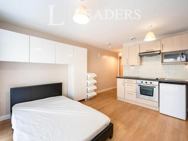 Studio flat for rent in The Roundhouse, Gunwharf Quays, Portsmouth, PO1