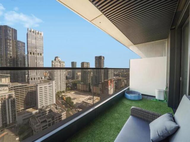 Studio flat for rent in The Wardian, London, E14