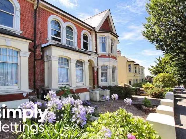 Studio flat for rent in The Upper Drive, Hove, BN3