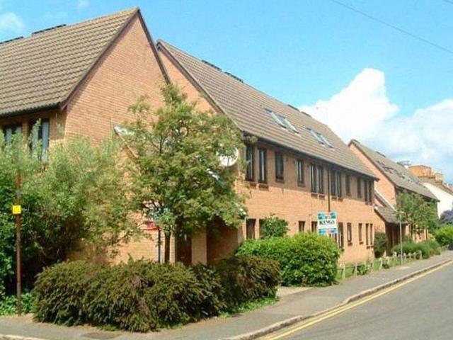 Studio flat for rent in Town Centre SL1