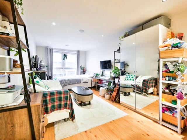 Studio flat for rent in Townmead Road, Imperial Wharf, London, SW6