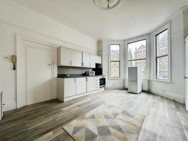 Studio flat for rent in Tressillian Road London SE4