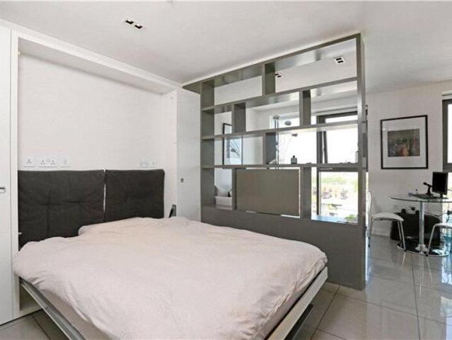 Studio flat for rent in Triton Building, London, NW1