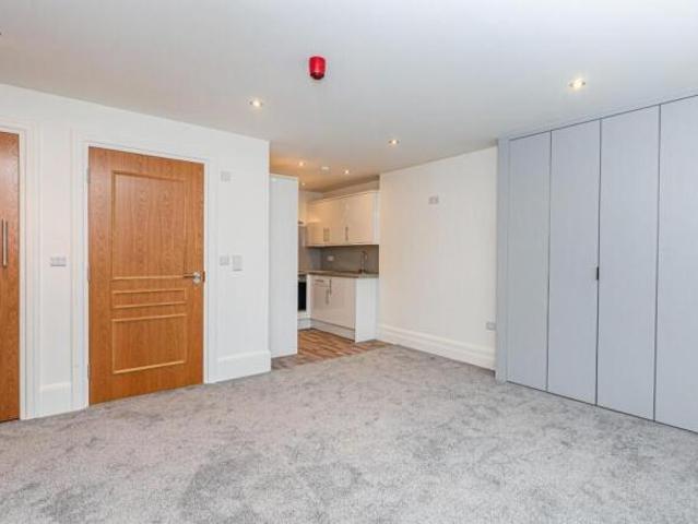 Studio flat for rent in Trinity Street, Greenhead Park, Huddersfield, HD1