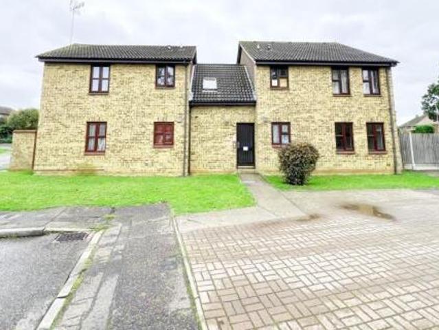 Studio flat for rent in Tugby Place, Newlands Spring, Chelmsford, Essex, CM1