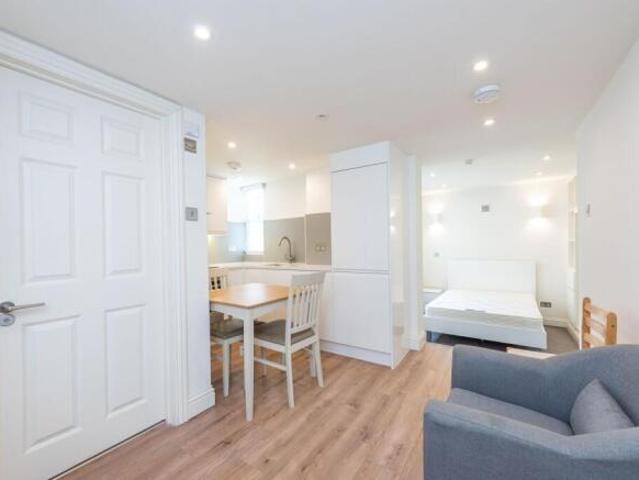 Studio flat for rent in Udall Street, Westminster, London, SW1P