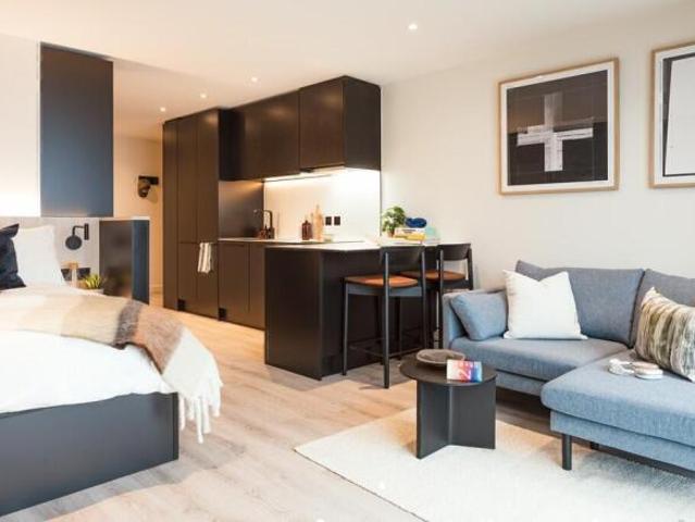 Studio flat for rent in Union West Tower, 22 Water Street, Manchester, Greater Manchester, M3