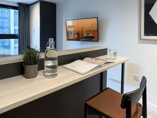 Studio flat for rent in Union East Tower, 19 Water Street, Manchester, Greater Manchester, M3