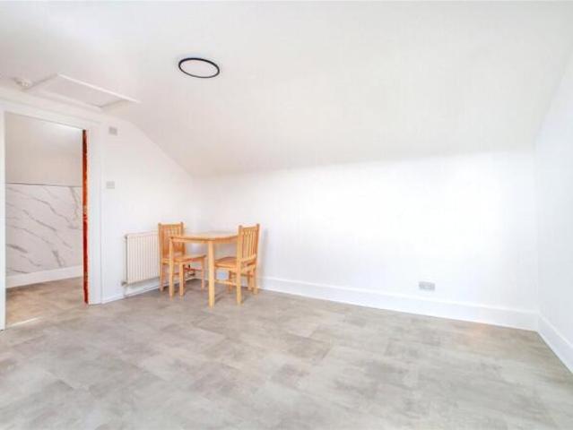 Studio flat for rent in Upper Tollington Park, London, N4