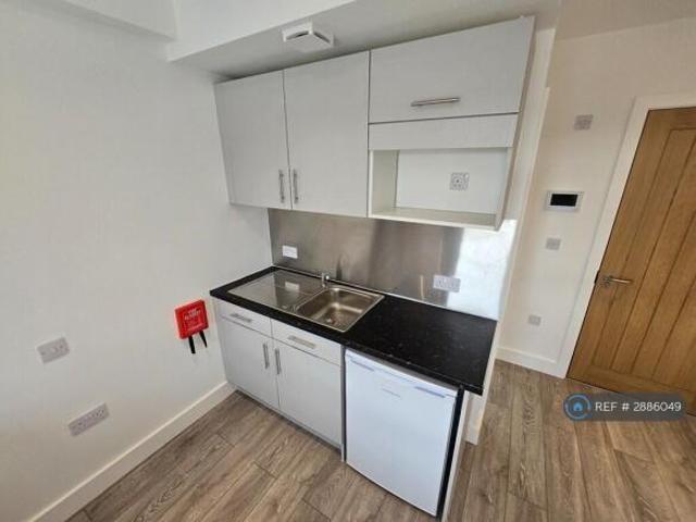 Studio flat for rent in Upper Hillchurch Street, Stoke On Trent, ST1