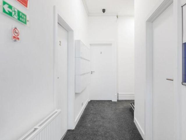 Studio flat for rent in Upton Road, WD18