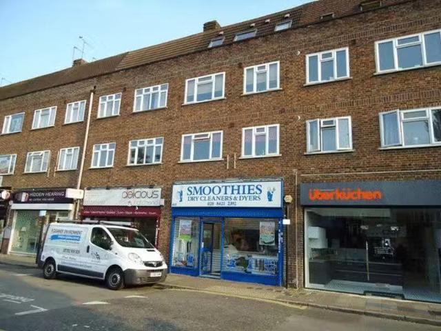 Studio flat for rent in Uxbridge Road, Hatch End, HA5