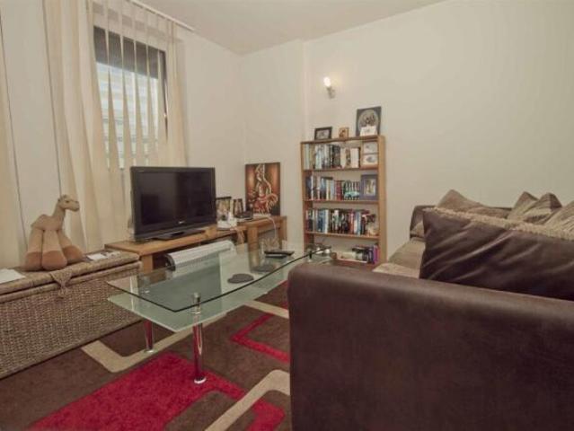 Studio flat for rent in Vantage Building, High Point Village, Hayes, UB3