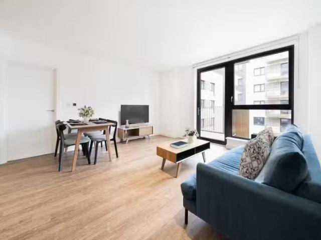 Studio flat for rent in Vanguard Way, London, E17