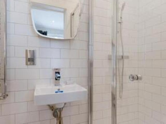 Studio flat for rent in Valetta Road, London, W3