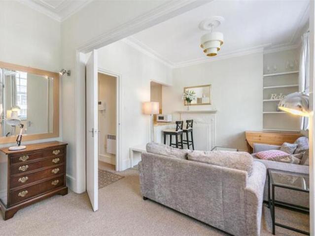 Studio flat for rent in Vauxhall Bridge Road, SW1V