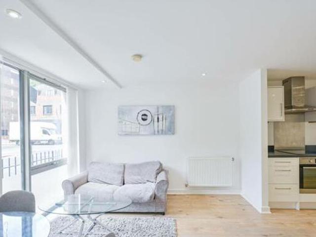 Studio Flat For Rent In Vauxhall, London