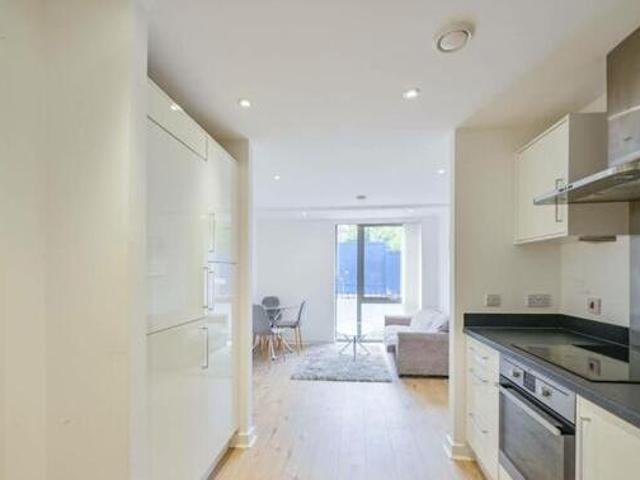 Studio Flat For Rent In Vauxhall, London