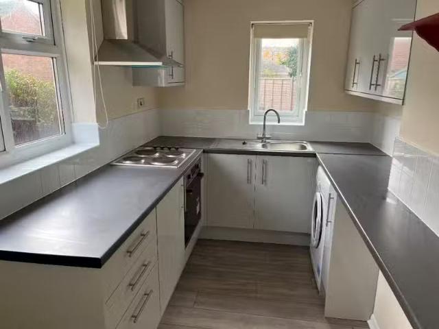 Studio flat for rent in Vincenzo Close, Welham Green, North My.