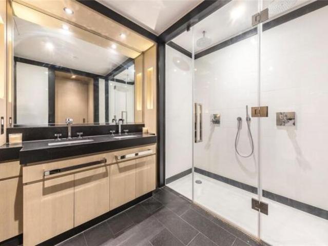 Studio flat for rent in Viaduct Gardens, Nine Elms, SW11