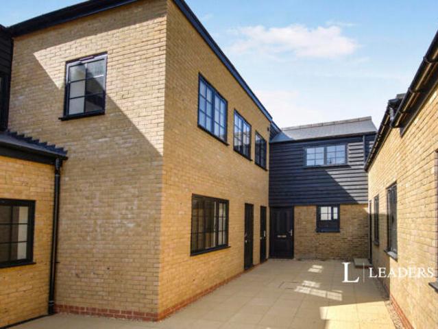 Studio flat for rent in Victoria Avenue, Southend on Sea, Essex, SS2